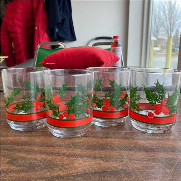 Libbey | Dining | Vintage Christmas Glasses Libbey Holly Berry Old ...
